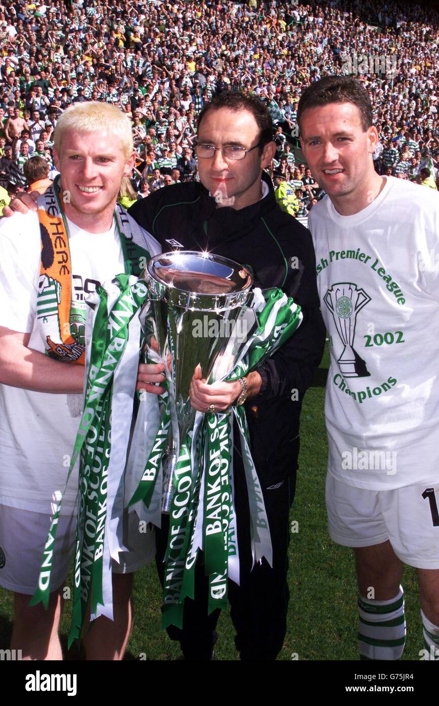Celtic manager Martin O'Neil (centre) is flanked by his players Neil ...