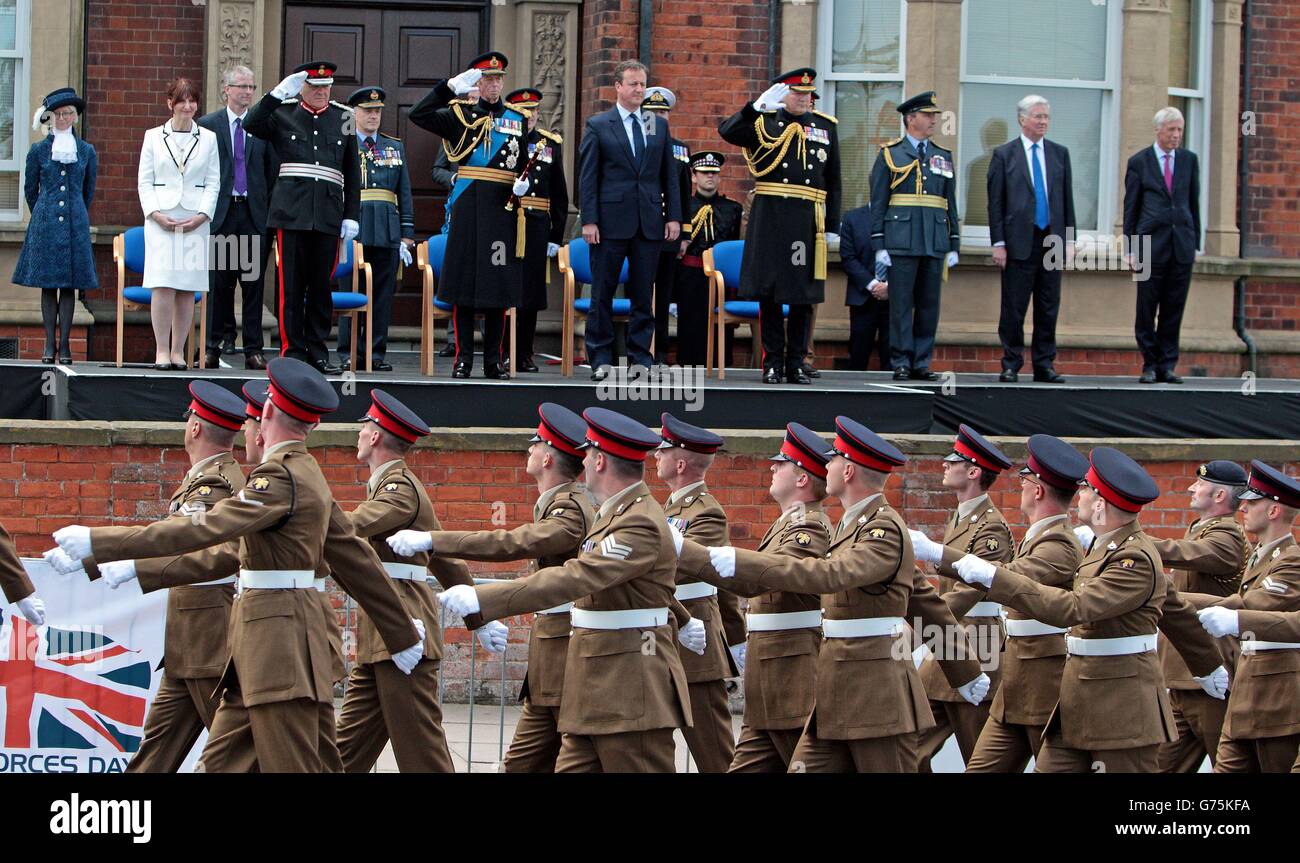 Parade of armed forces hi-res stock photography and images - Alamy