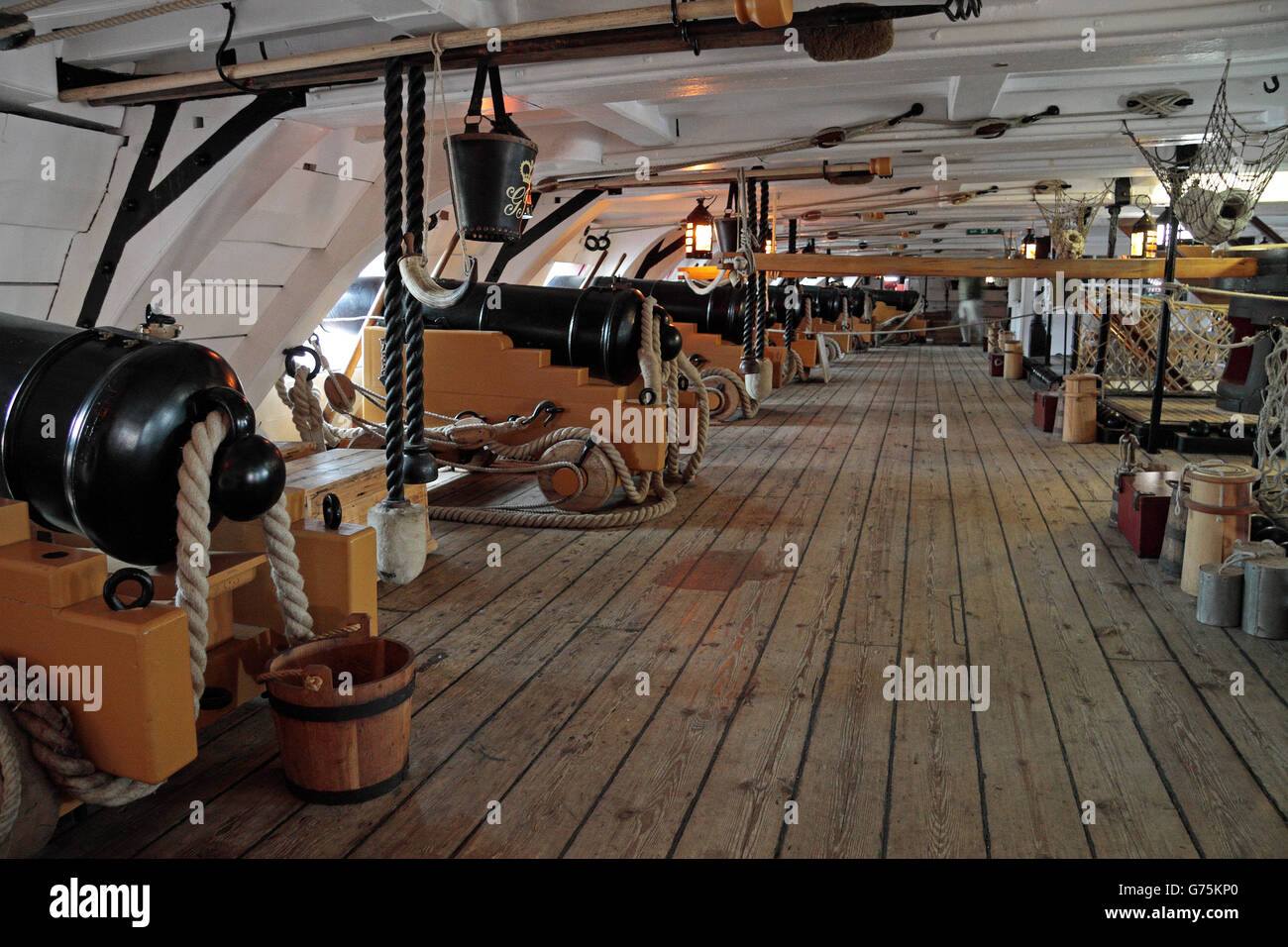 Hms victory cannon hi-res stock photography and images - Alamy