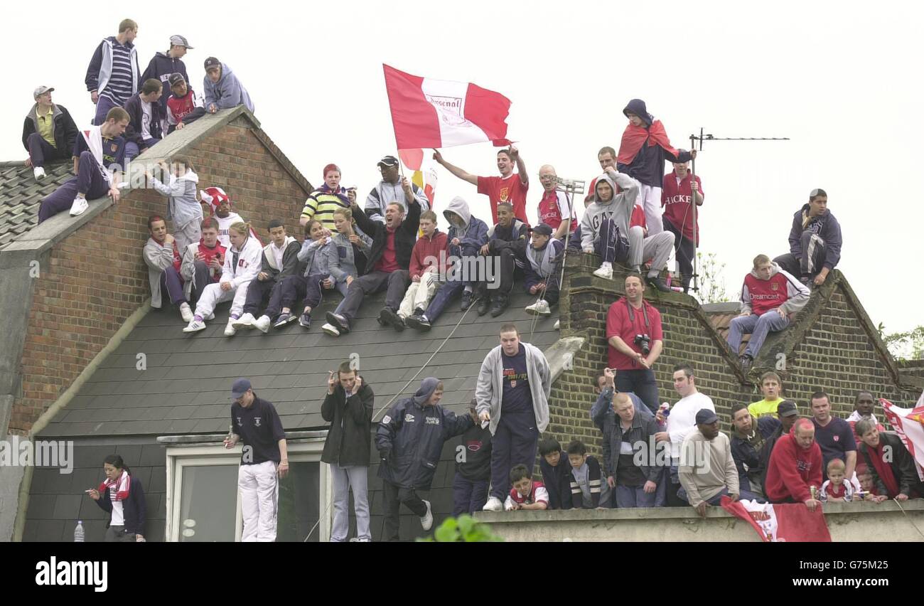 Arsenal fc football team hi-res stock photography and images - Alamy