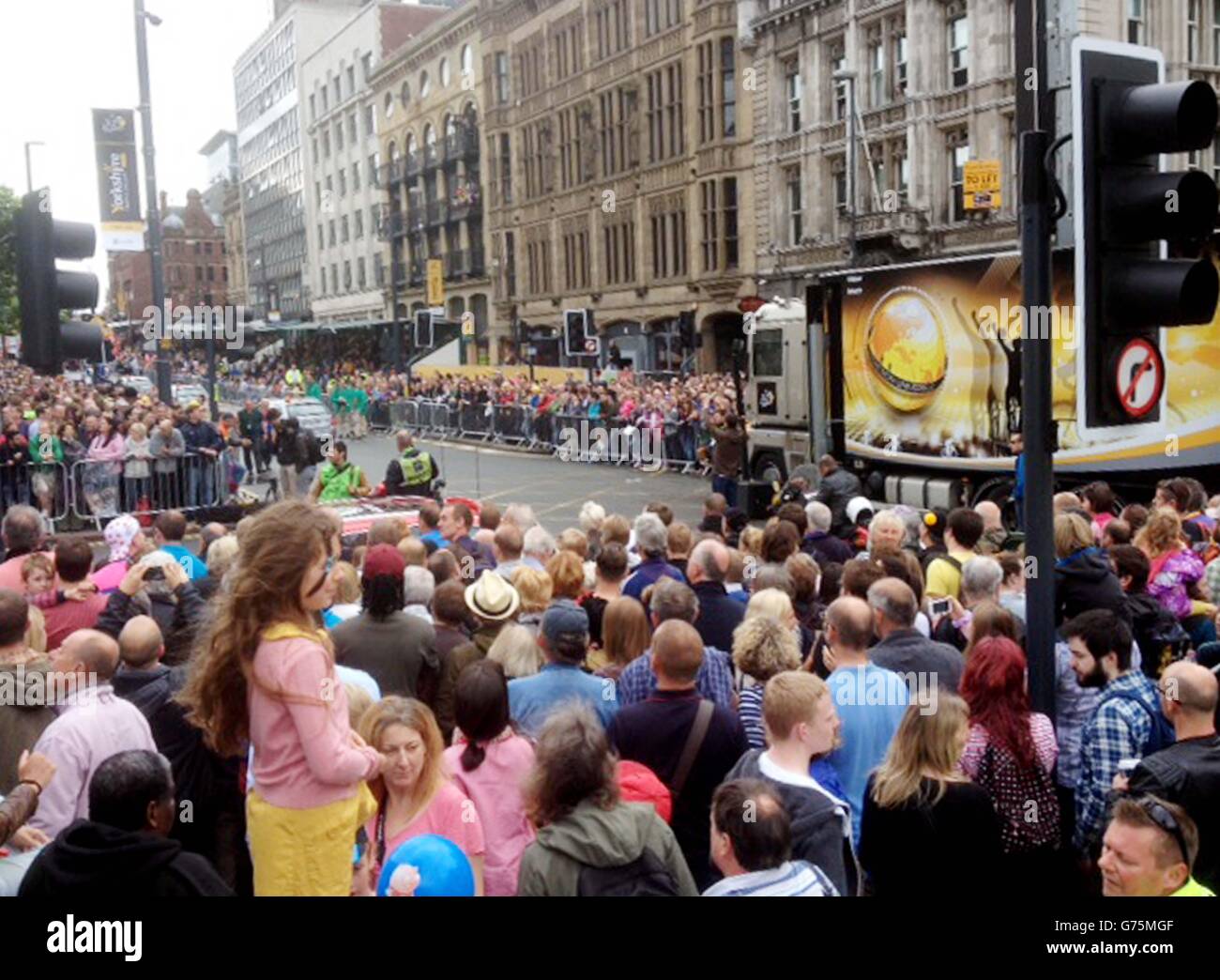 Cycling - Tour de France - Stage One - Leeds to Harrogate. Cycling fans ...