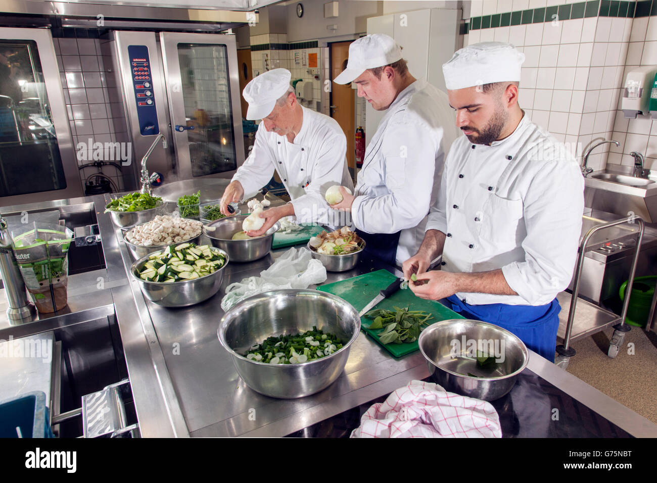 Chef explains apprentices how are to cut onions Stock Photo - Alamy
