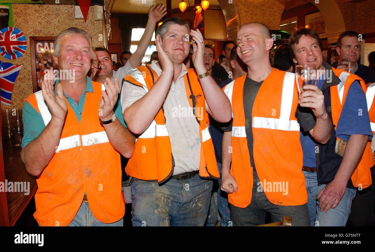 England fans in pub Stock Photo - Alamy