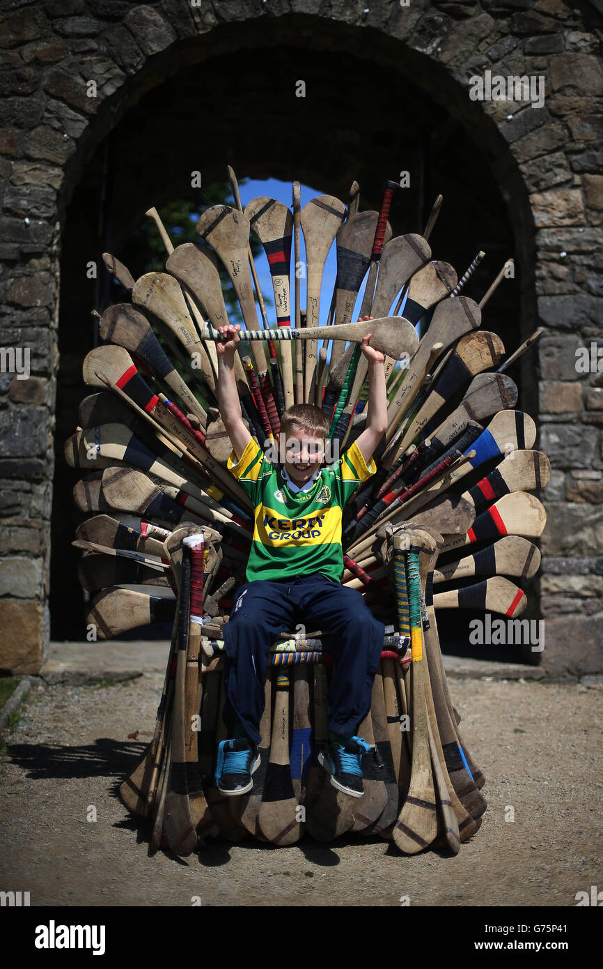 Throne made hurling sticks hi-res stock photography and images - Alamy