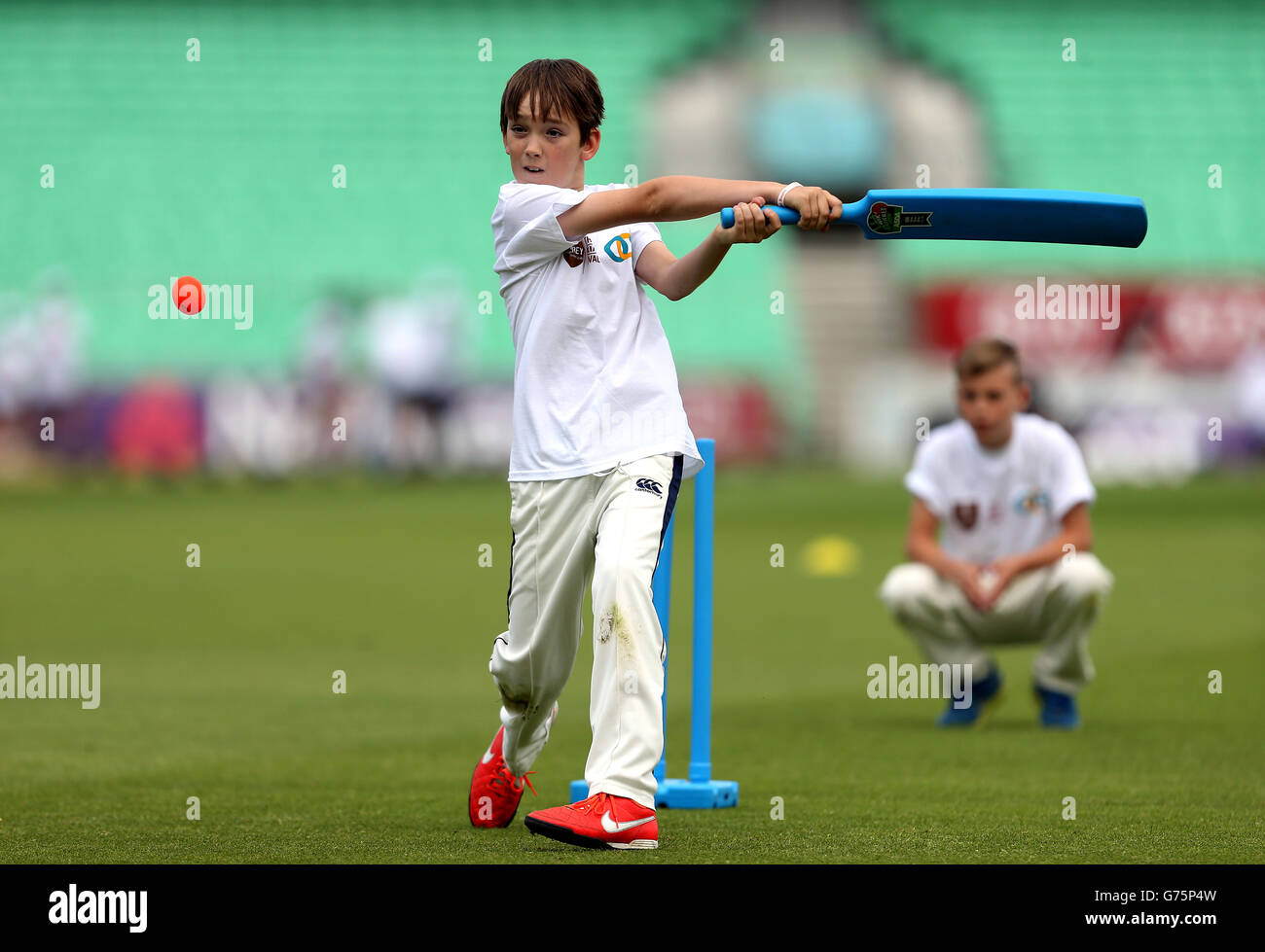 Children At Cricket High Resolution Stock Photography and Images - Alamy