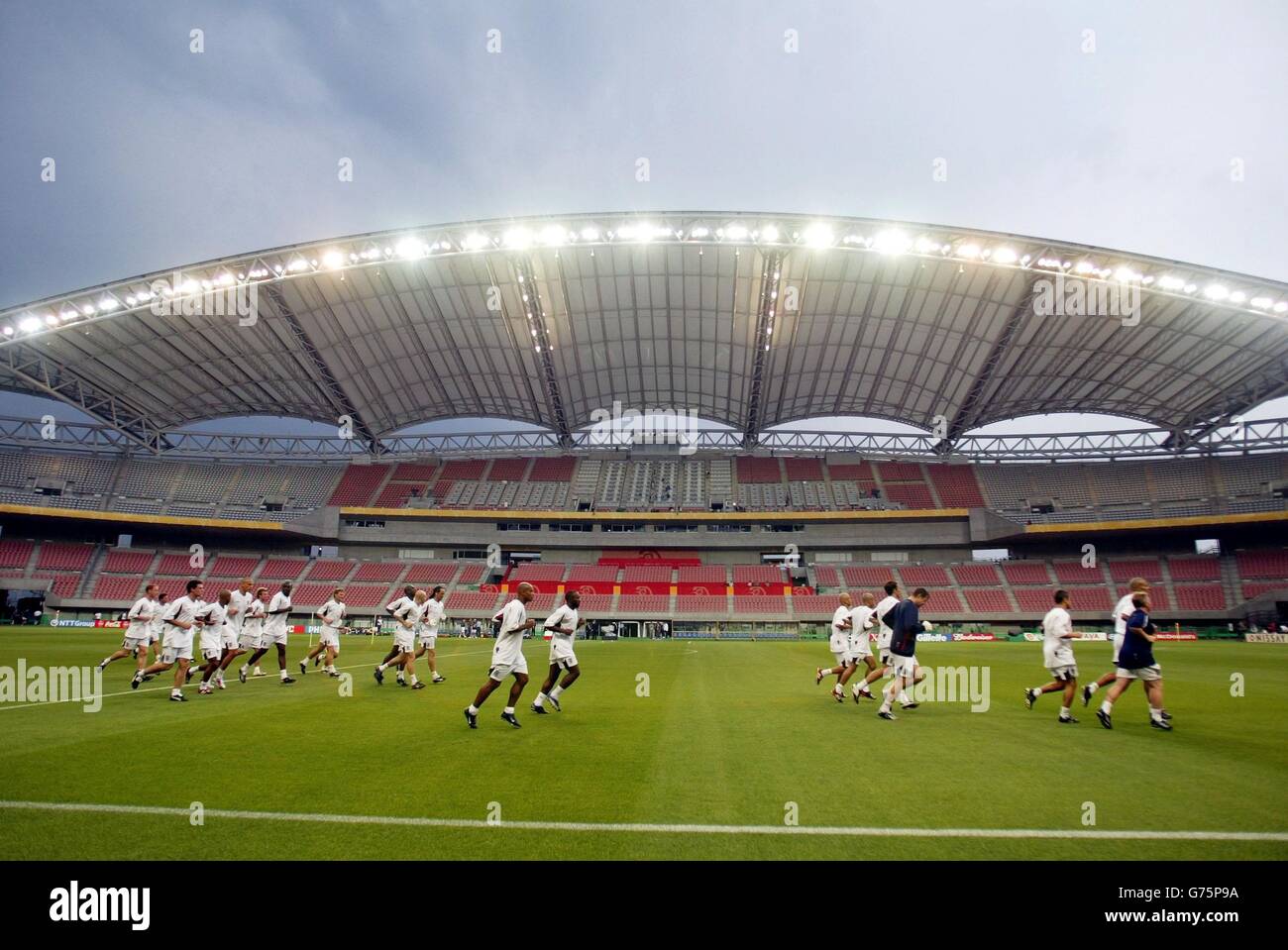 England training session 2003 hi-res stock photography and images - Alamy