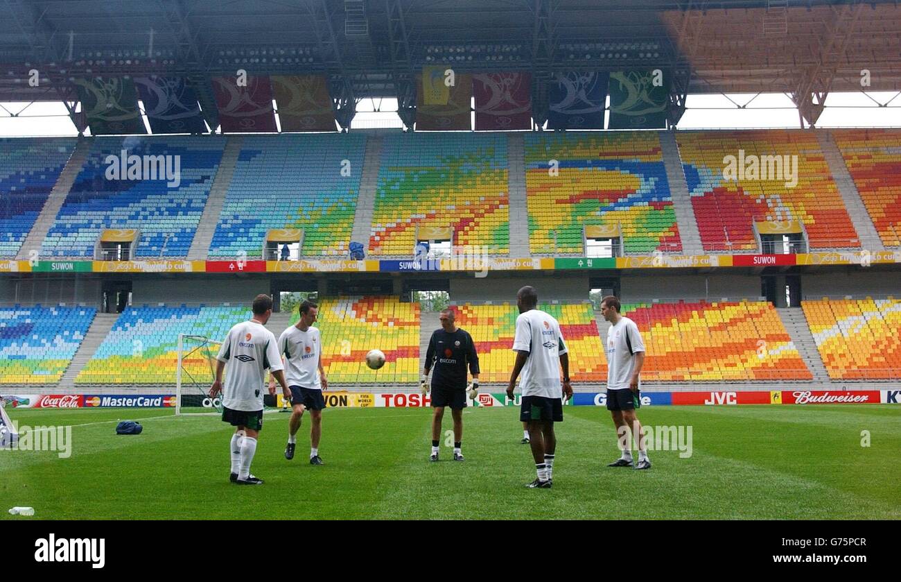 The irish squad trains at the suwon stadium hi-res stock photography ...