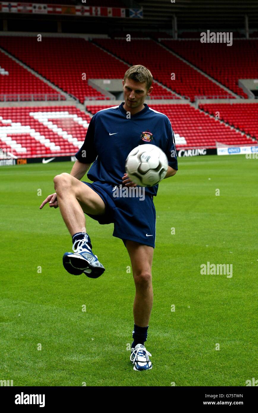 Sunderland 's new signing Tore Andre Flo Stock Photo - Alamy