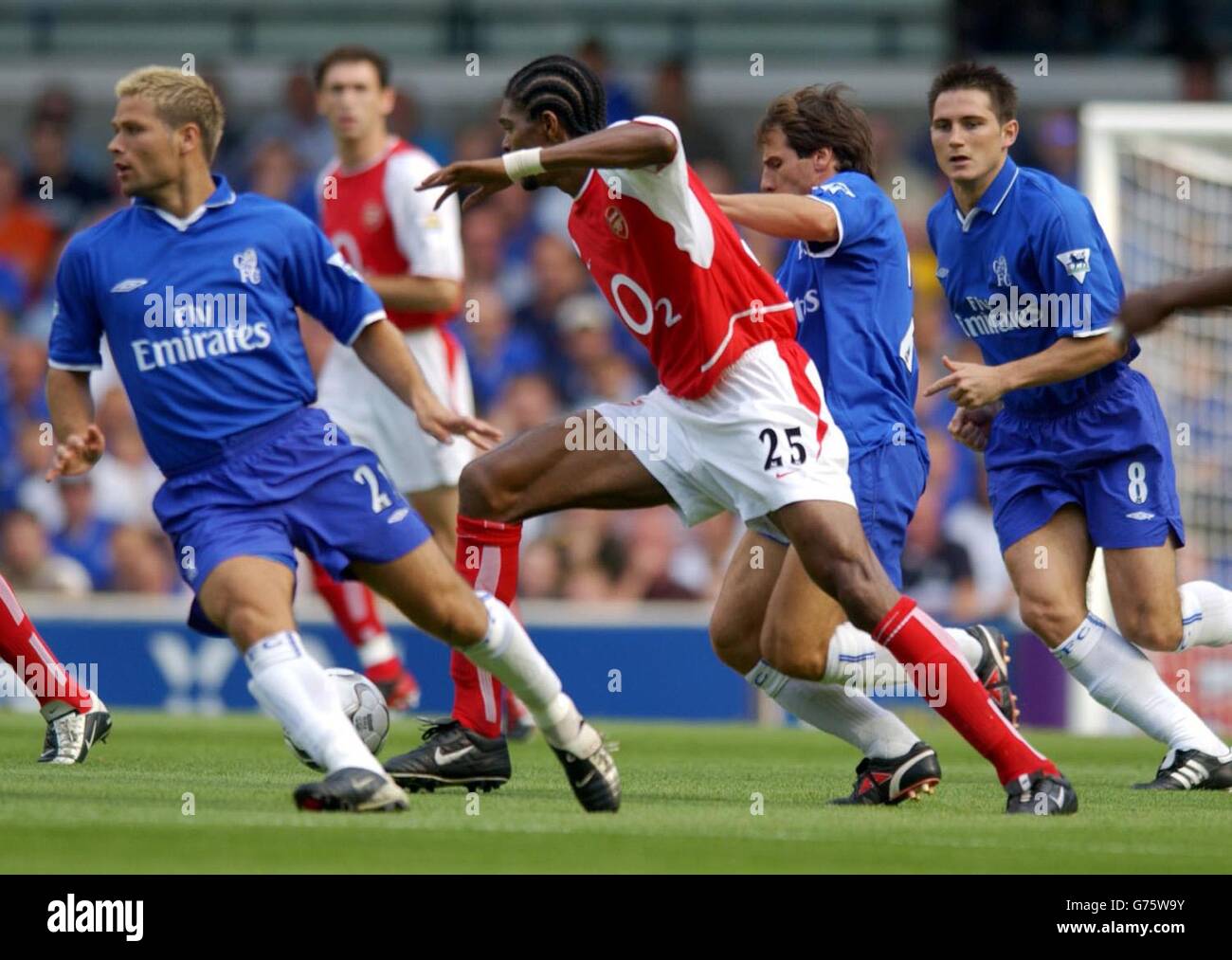 Arsenal's Kanu evades Chelsea's Gianfranco Zola during their FA ...