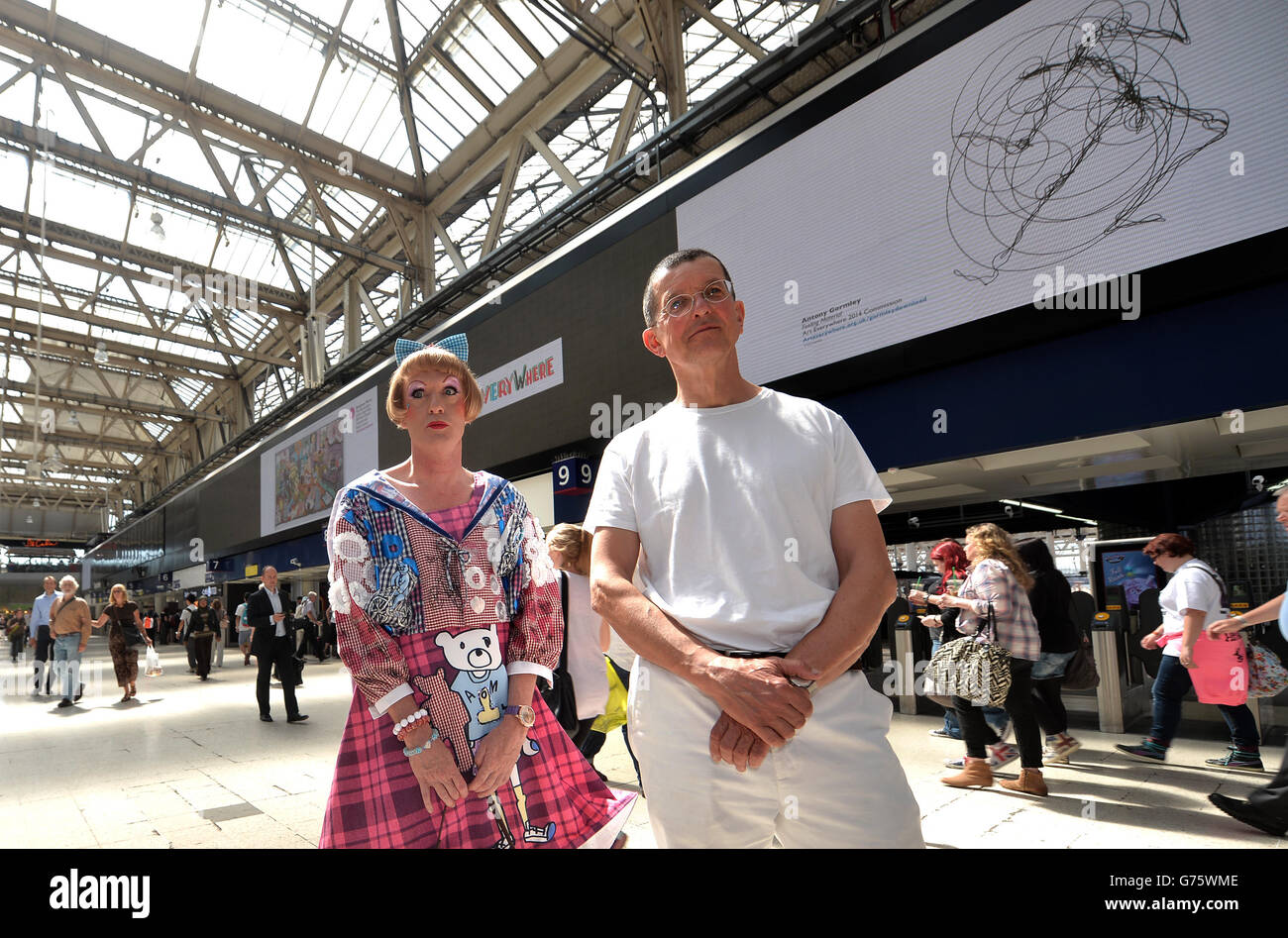 News arts everywhere hi-res stock photography and images - Alamy