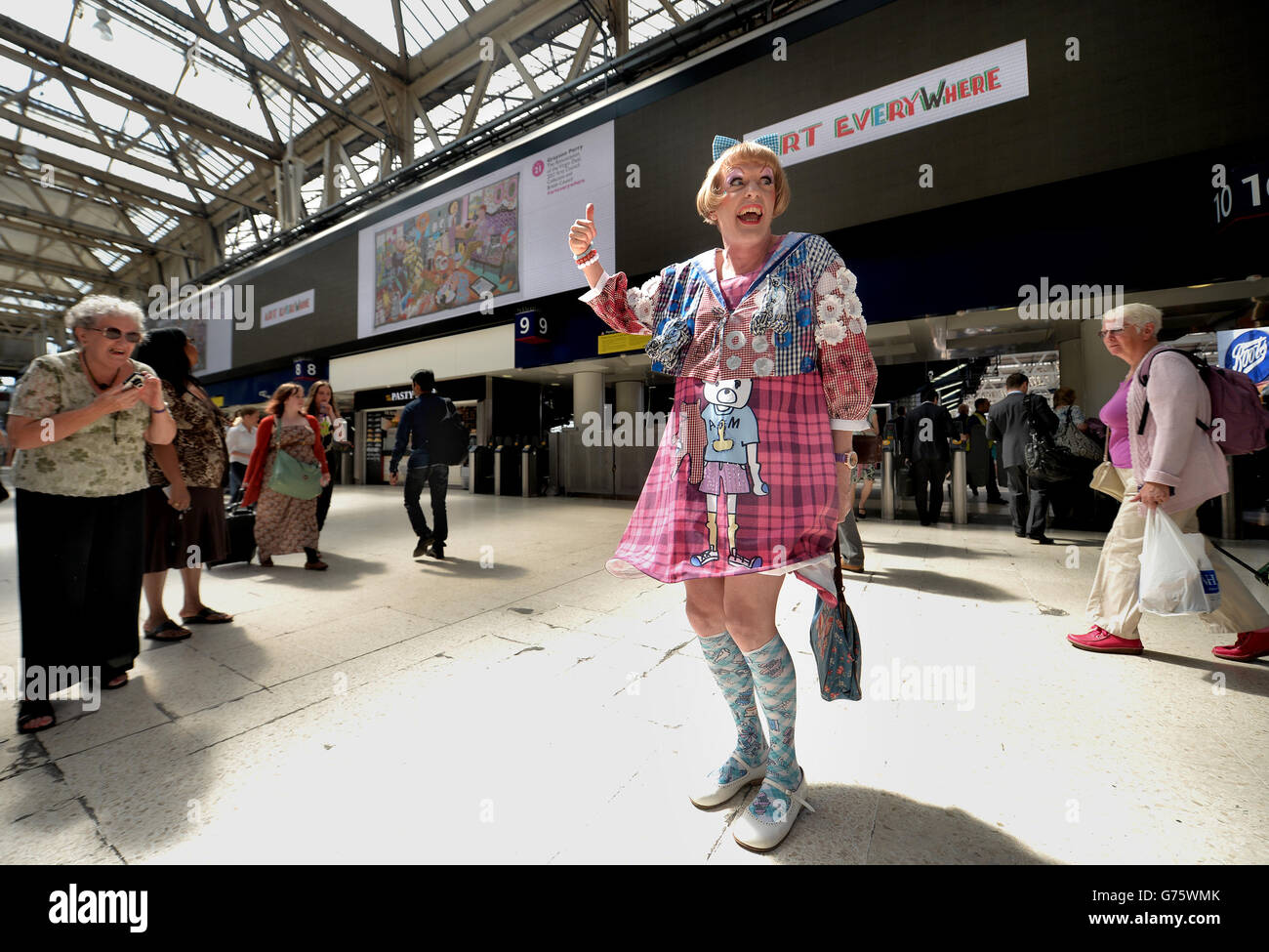 News arts everywhere hi-res stock photography and images - Alamy