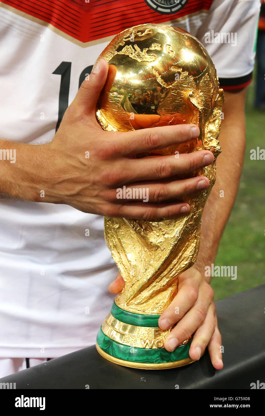 Detail of the World Cup trophy in the hands of a Germany player Stock ...