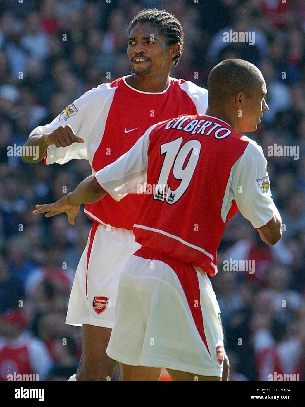 Football action scoring kanu hi-res stock photography and images - Alamy