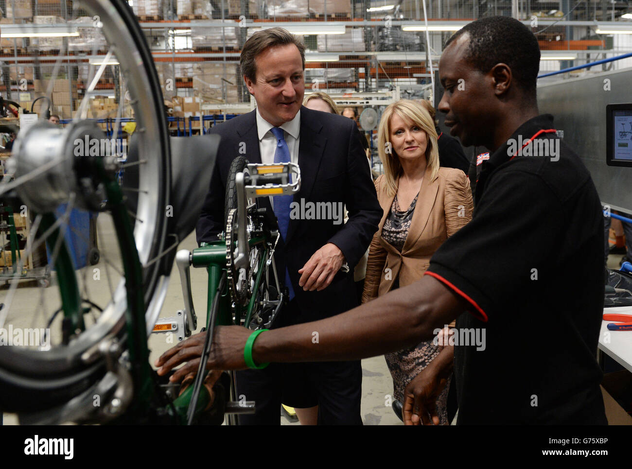 Prime Minister David Cameron and Minister for Employment and ...