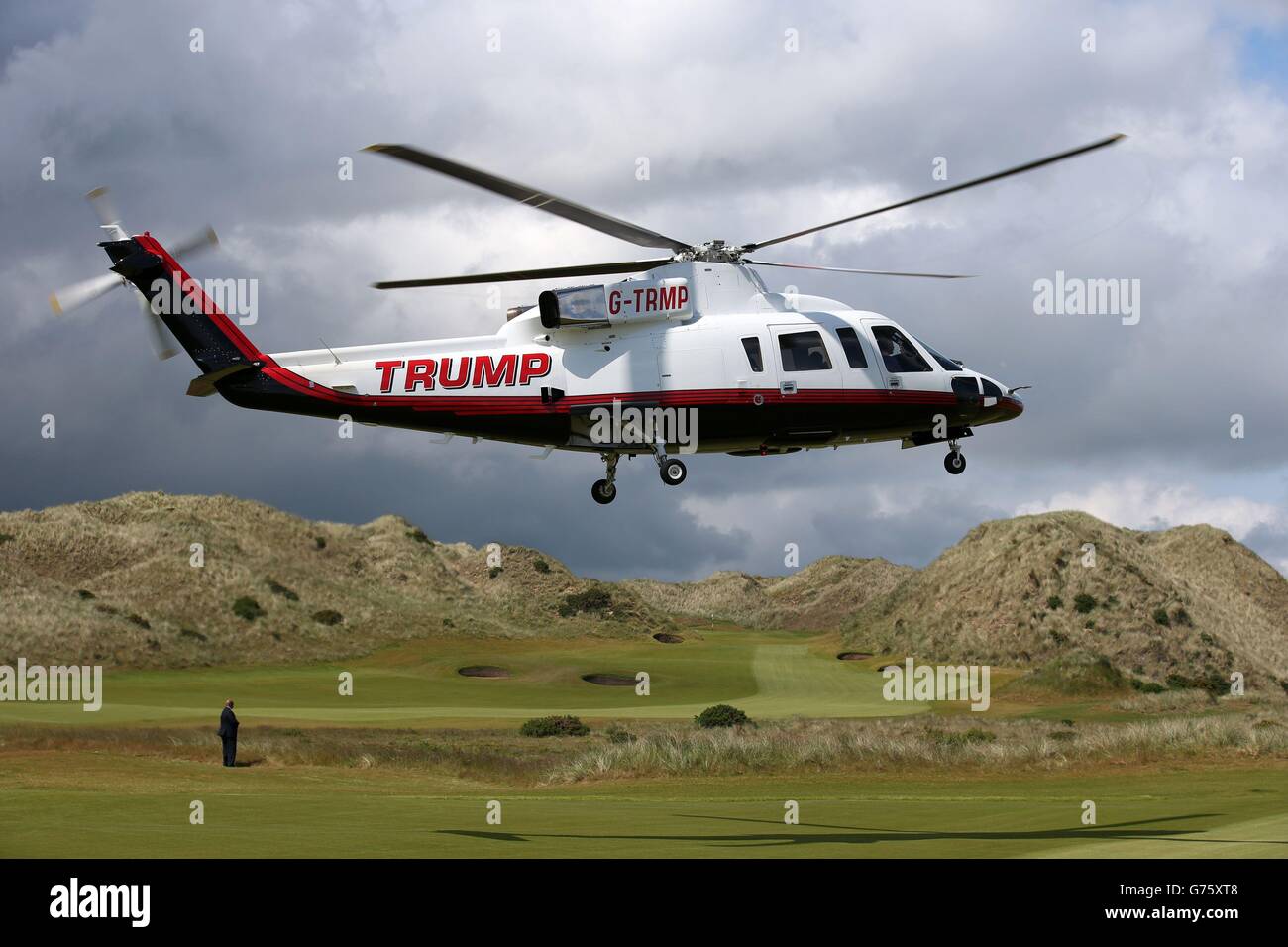 Donald Trump arrives by helicopter for a tour of the Trump ...