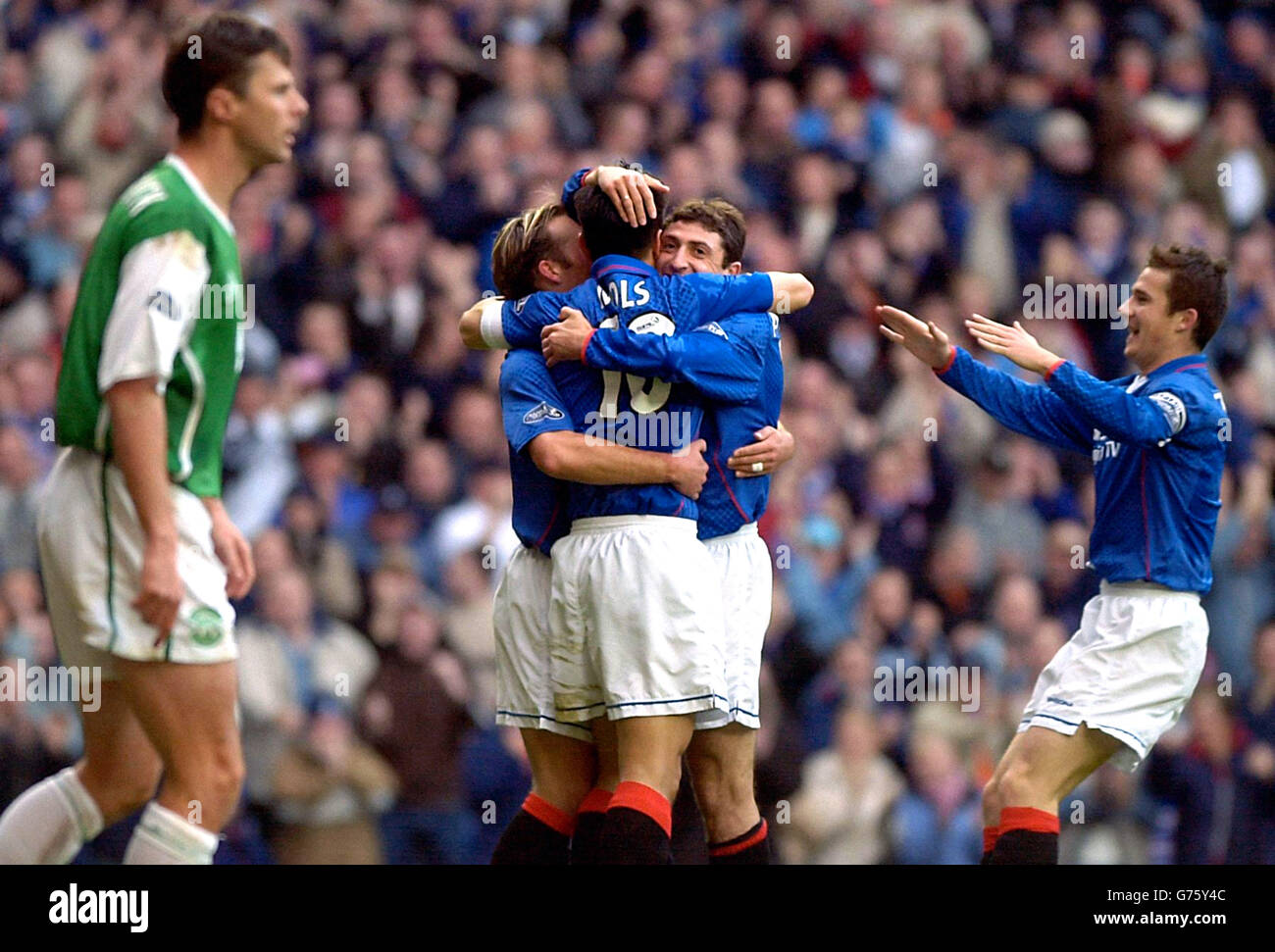 Sport football celebrating action hibs barry ferguson hi-res stock ...