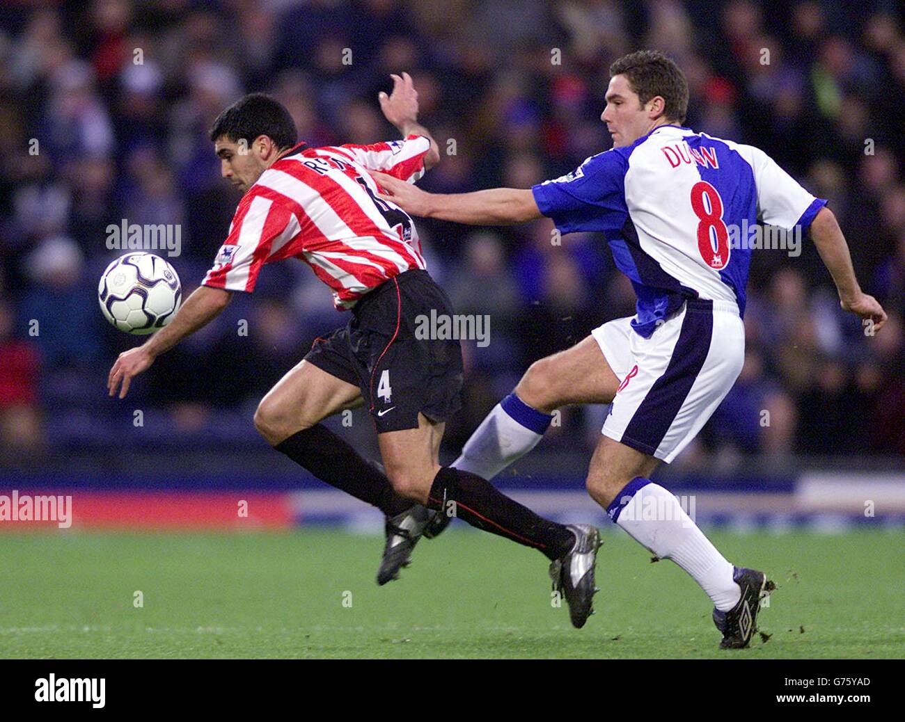 Blackburn Rovers' David Dunn (R) battles with Sunderland's Claudio ...