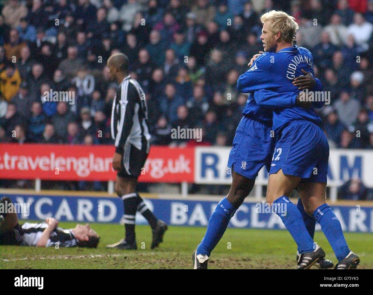 Chelsea's Eidur Gudjohnsen celebrates his second goal for Chelsea ...