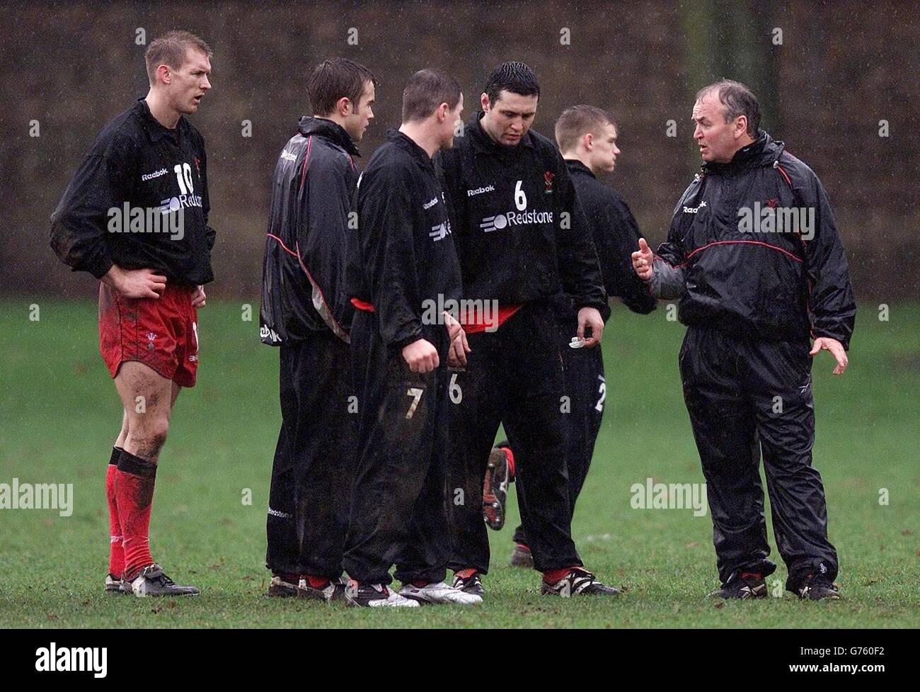 Wales Head coach Graham Henry chats with Stephen Jones (No.6) and his ...