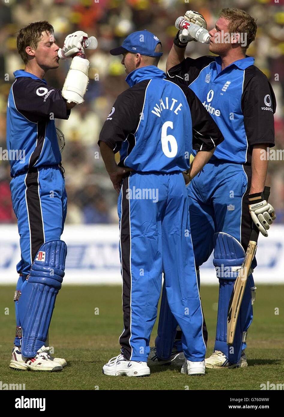 England's Nick Knight (left) and Andrew Flintoff (right) with Craig ...