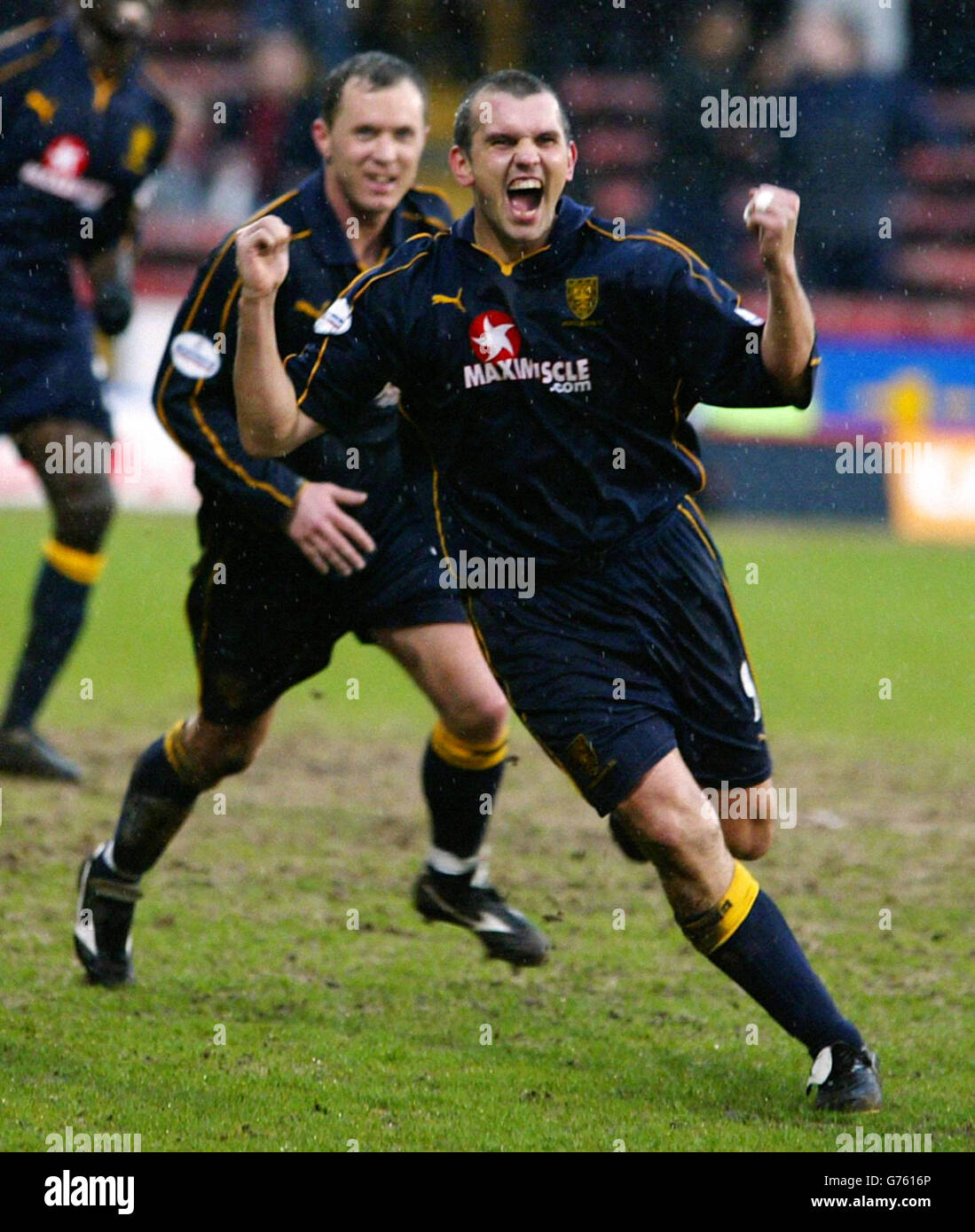 Sport football action neil shipperley hi-res stock photography and ...