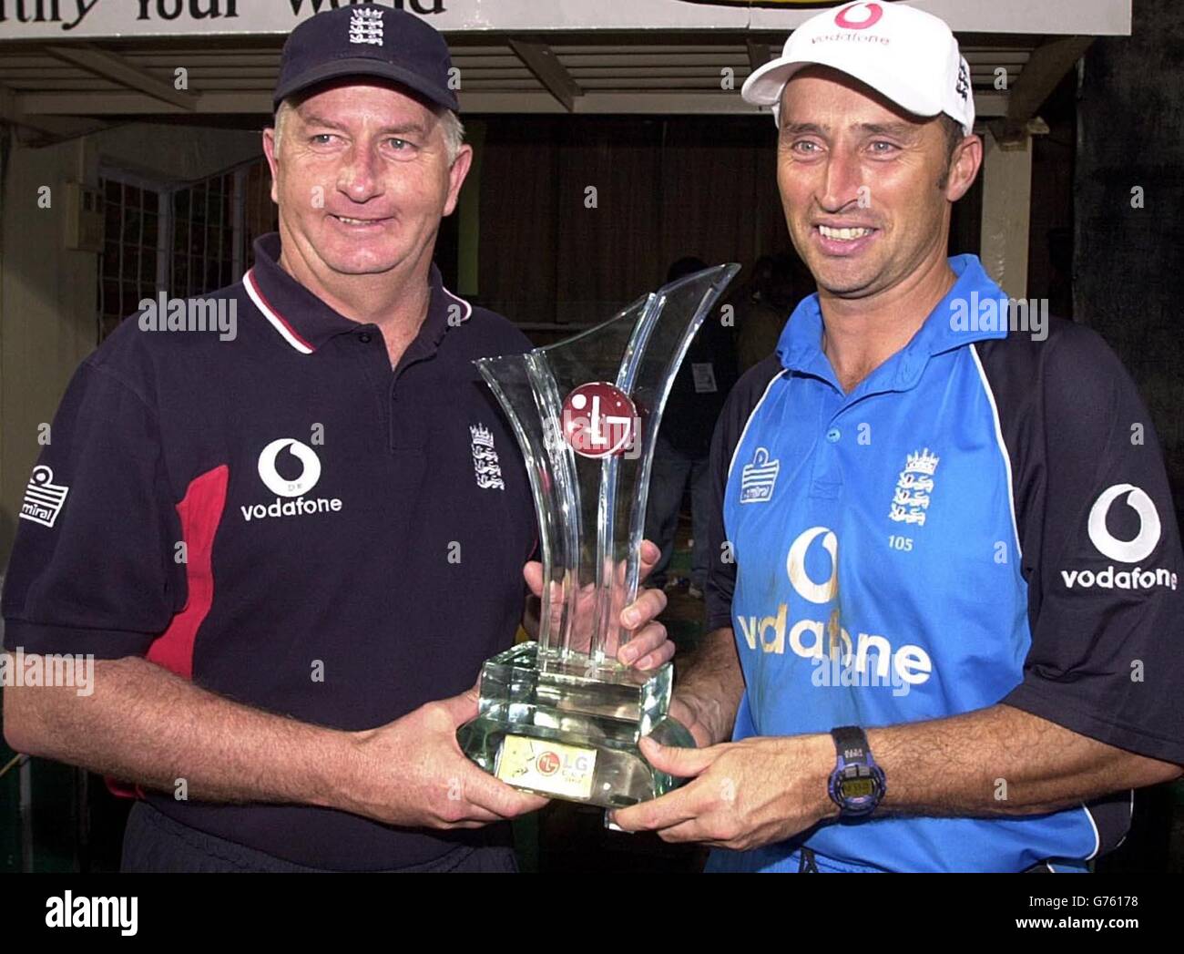 Sport cricket smiling nasser hussain duncan fletcher hi-res stock ...