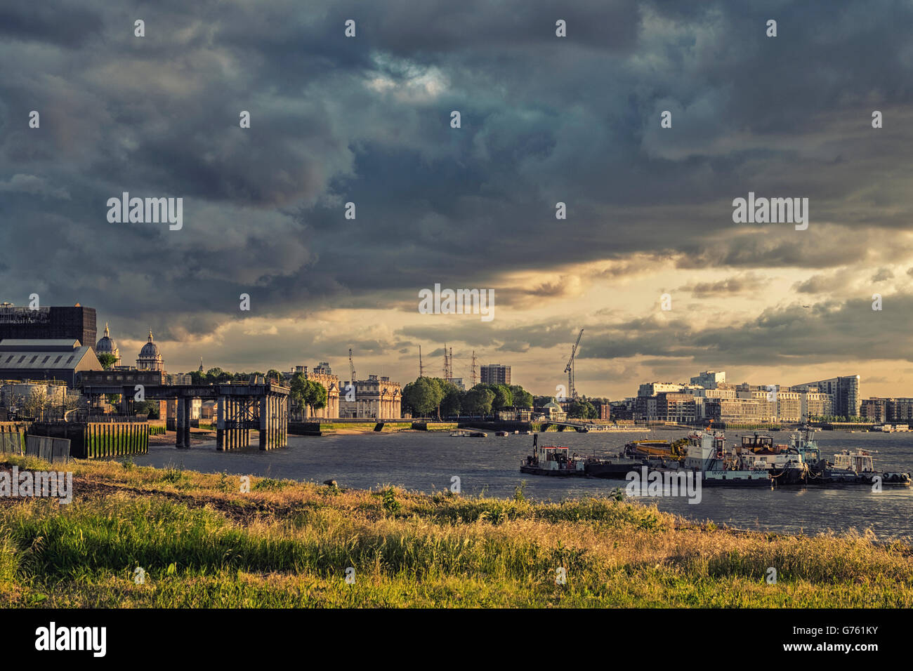 Greenwich London. Beautiful landscape Thames river view at sunset. Old ...