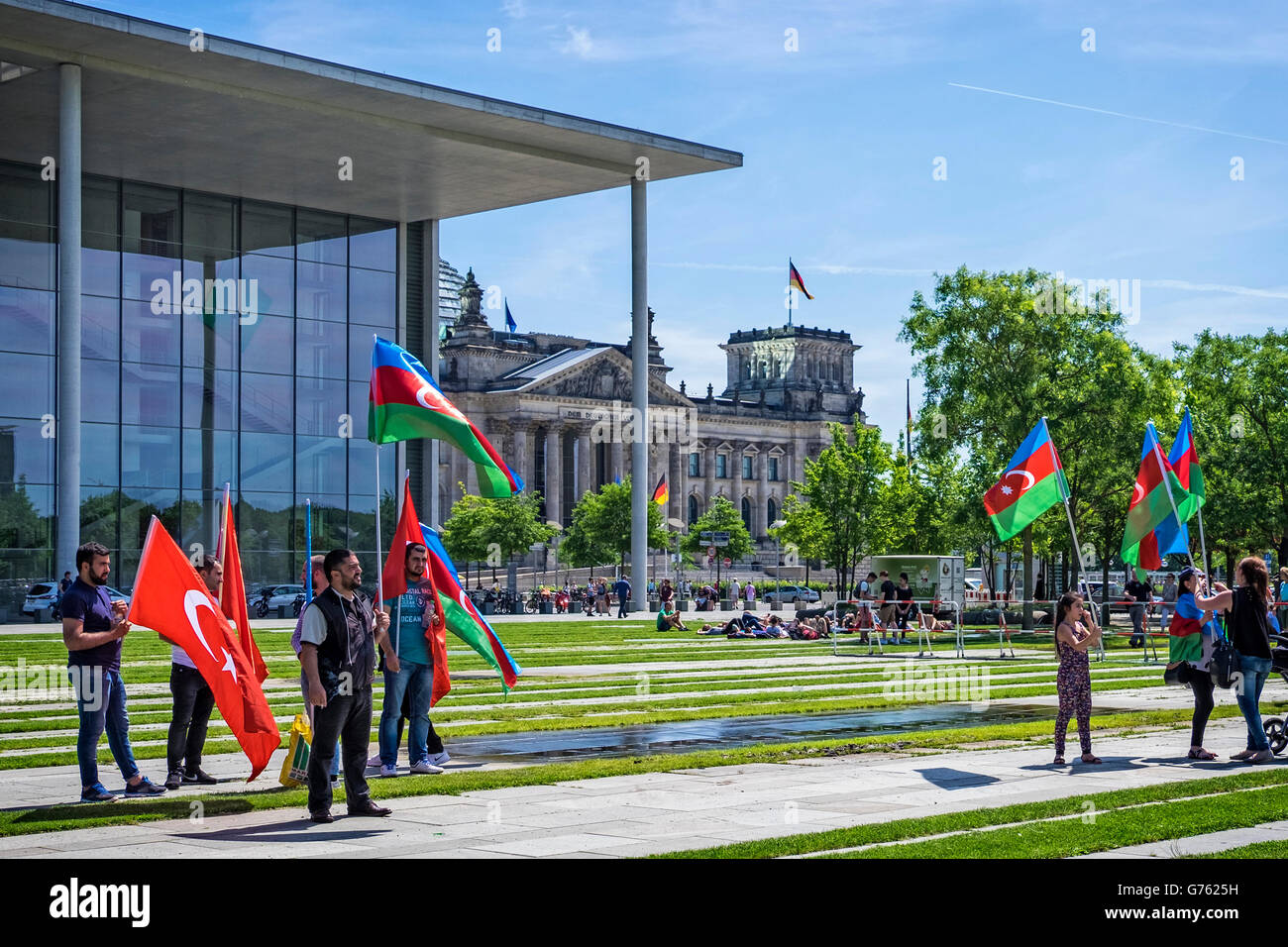 Azerbaijanis and Turks, demonstrators with flags at rally near ...