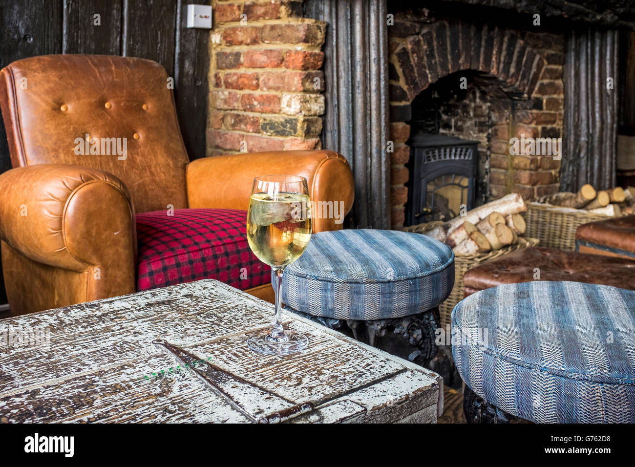 "Cutty Sark" pub interior. Cosy corner and glasso of wine in ...