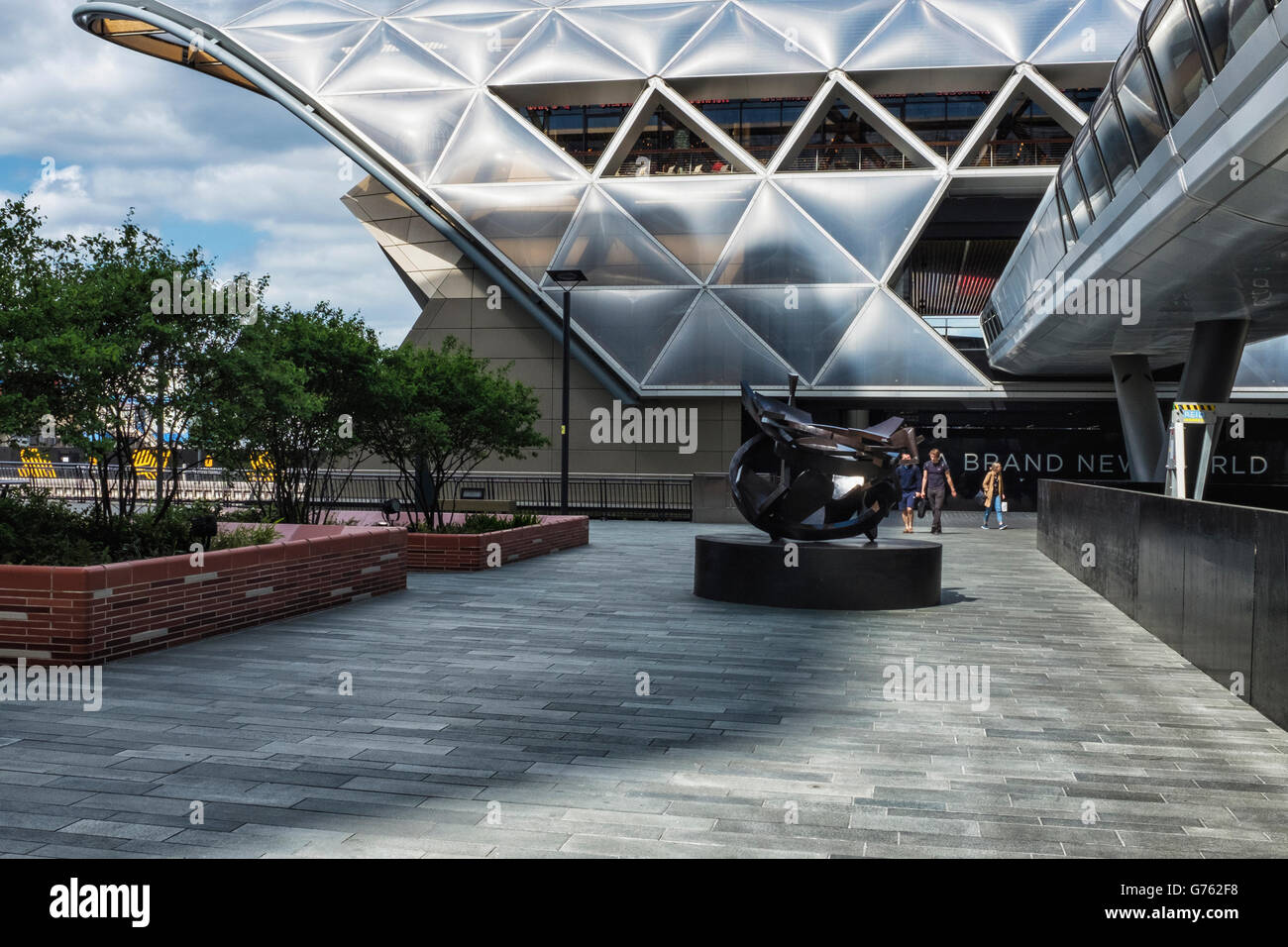 Crossrail walkway hi-res stock photography and images - Alamy