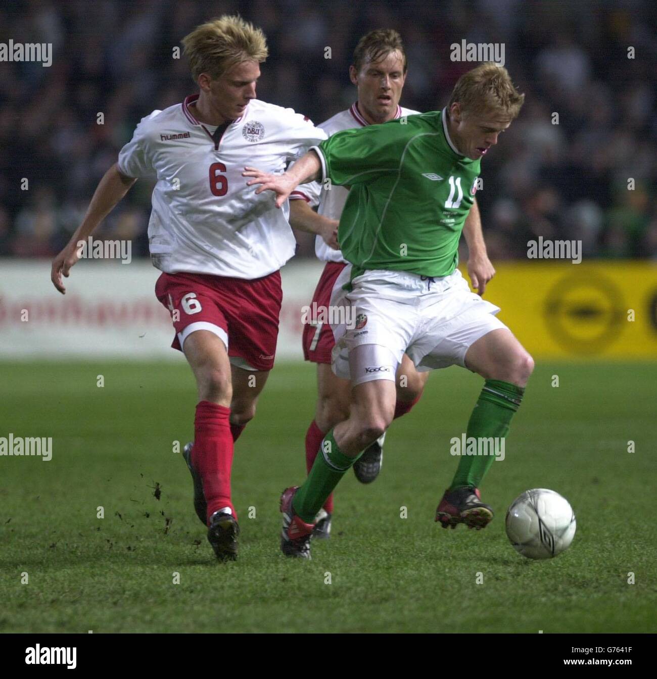 Ireland's Damien Duff holds off Denmark's Christian Poulsen (l) and ...