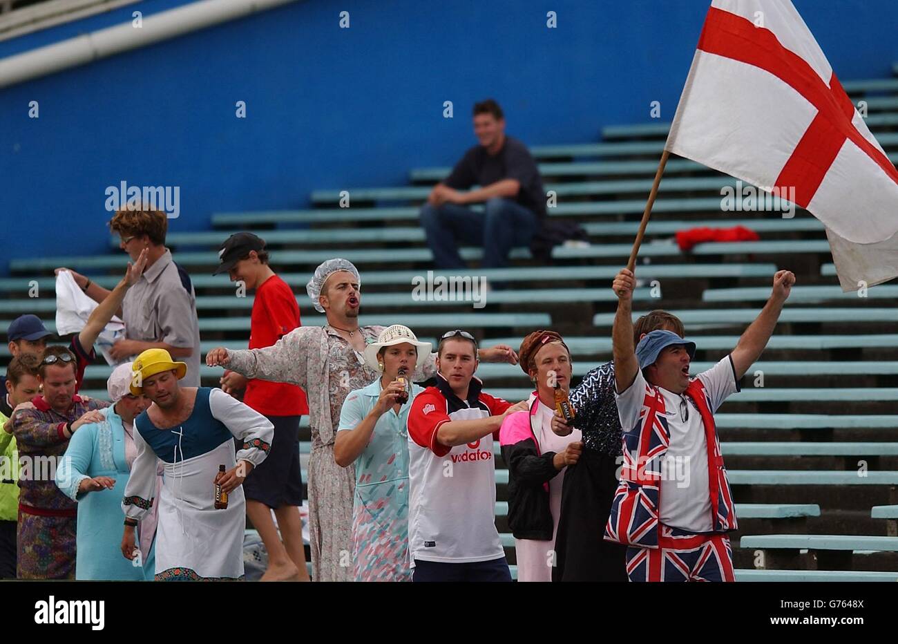 Female cricket fans hi-res stock photography and images - Alamy