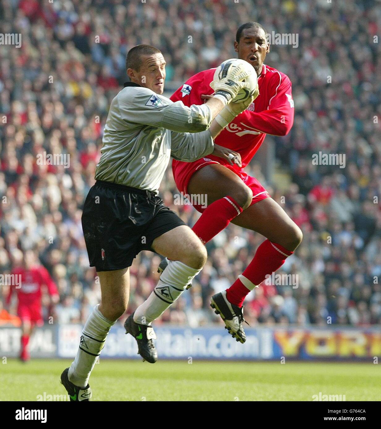 Football action nicolas anelka hi-res stock photography and images - Alamy