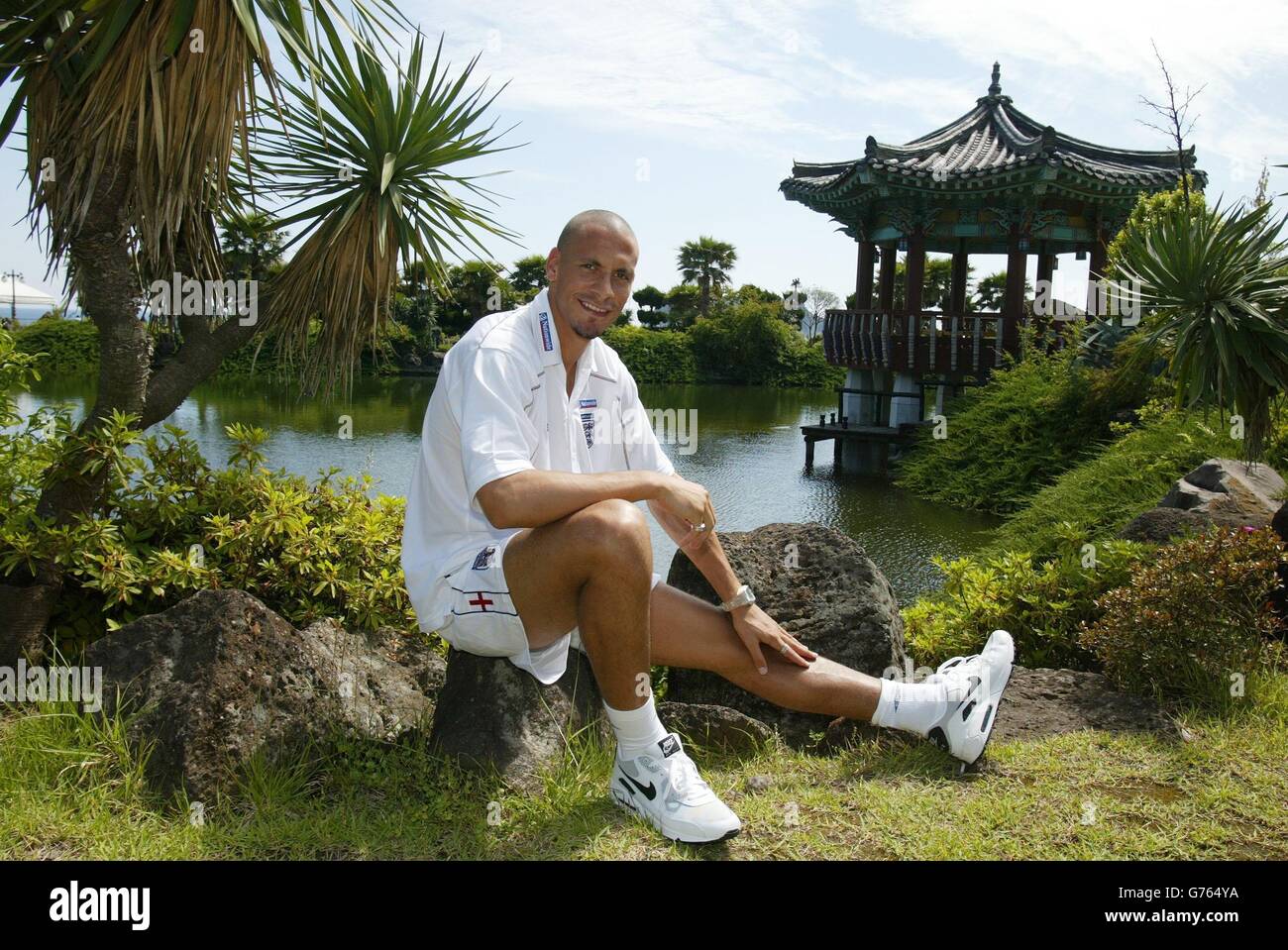 Football smiling posing rio ferdinand hi-res stock photography and ...