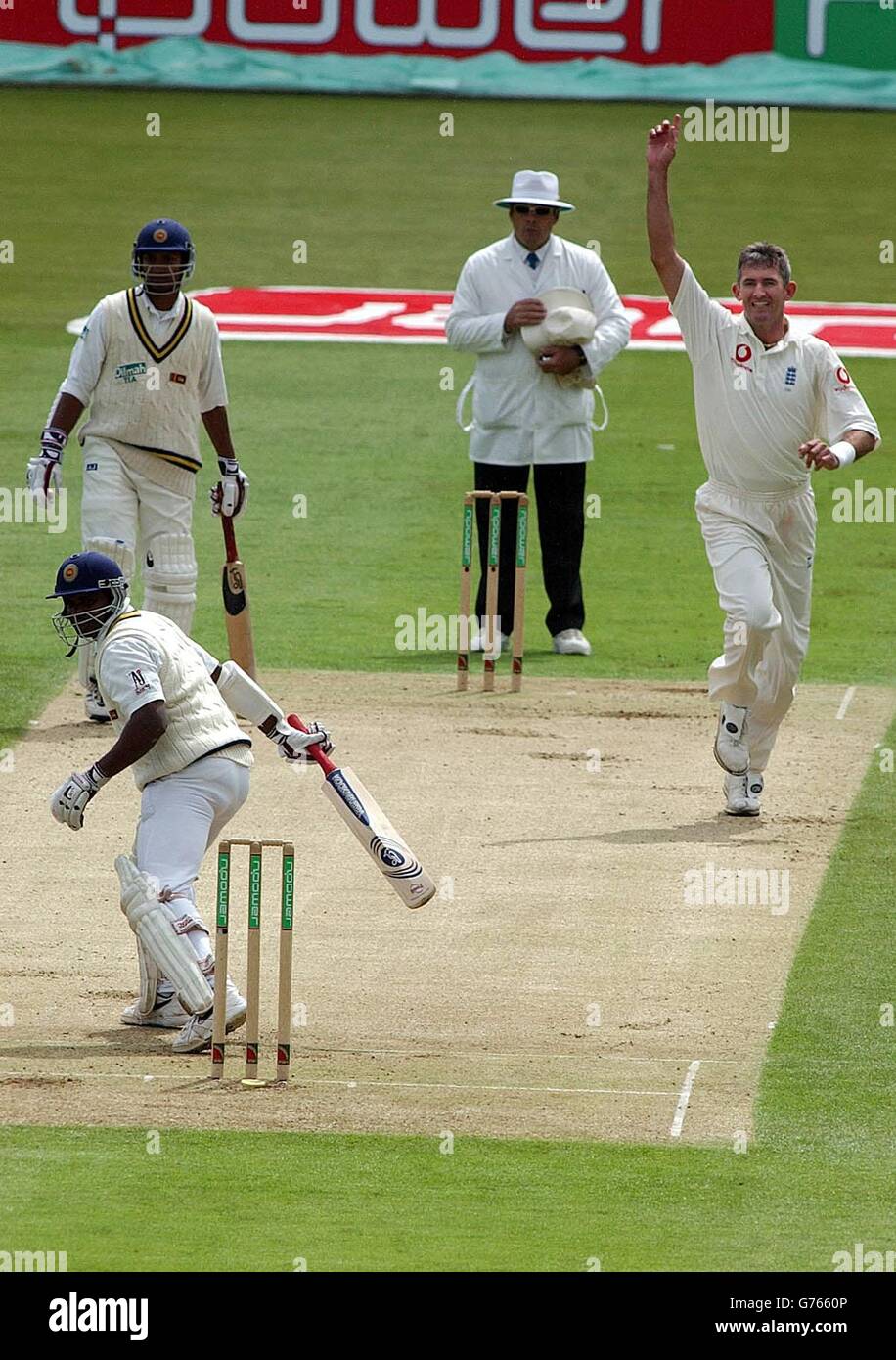 Sport cricket celebrating alec stewart andrew caddick hi-res stock ...