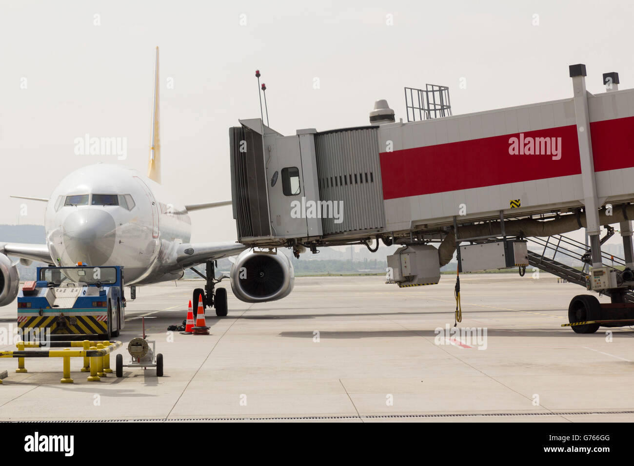 Passenger boarding bridge hi-res stock photography and images - Alamy