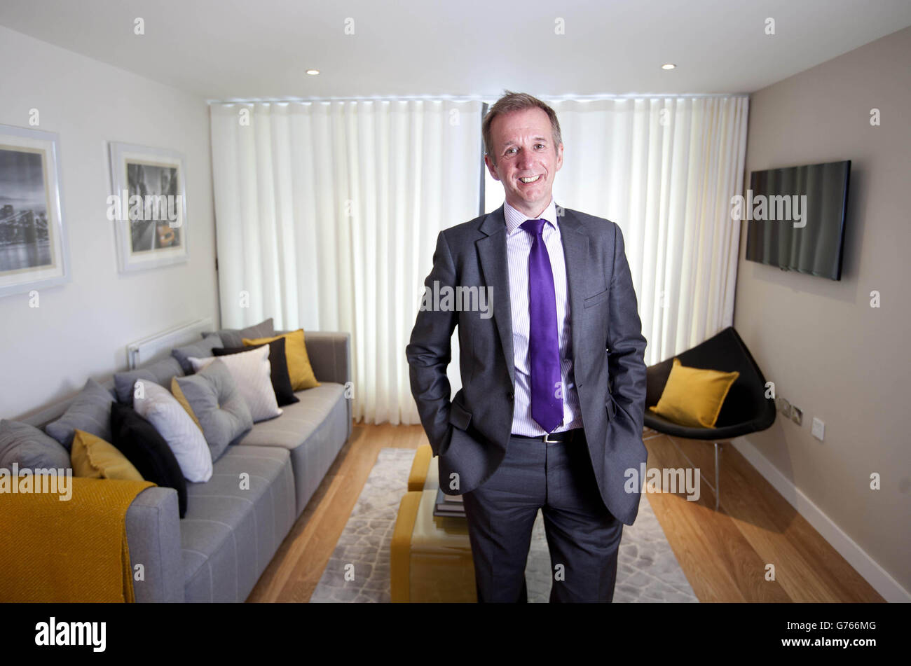 Show blocks hi-res stock photography and images - Alamy