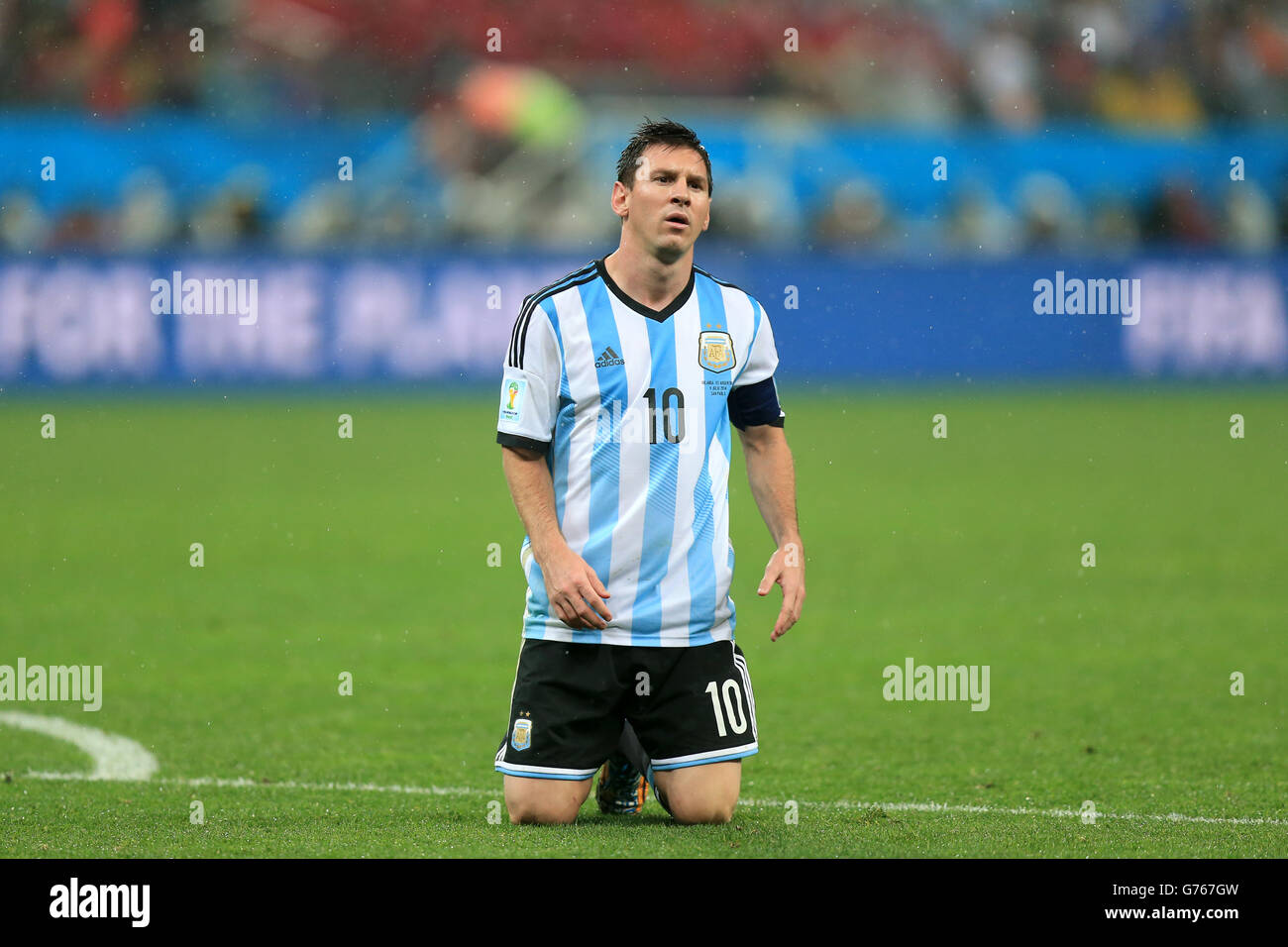 Lionel messi argentina knees hi-res stock photography and images - Alamy