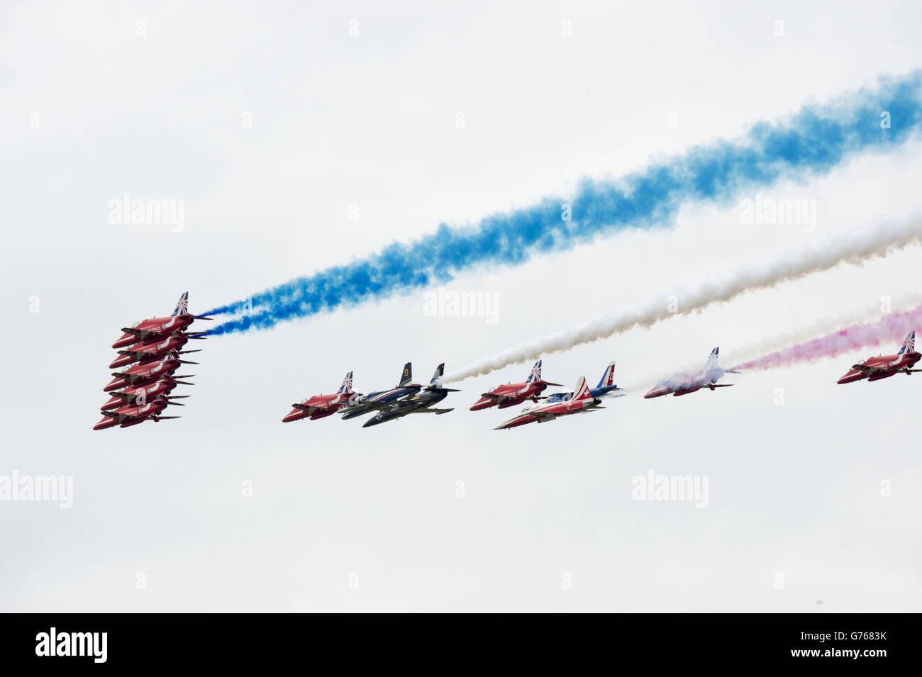 The red arrows perform royal international air tattoo raf fairford hi ...