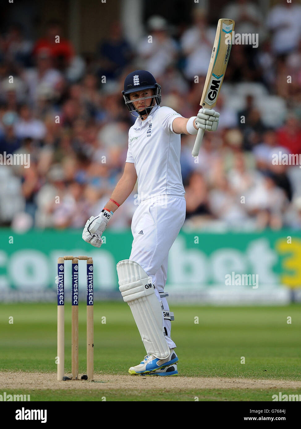 Joe root cricket bat hi-res stock photography and images - Alamy
