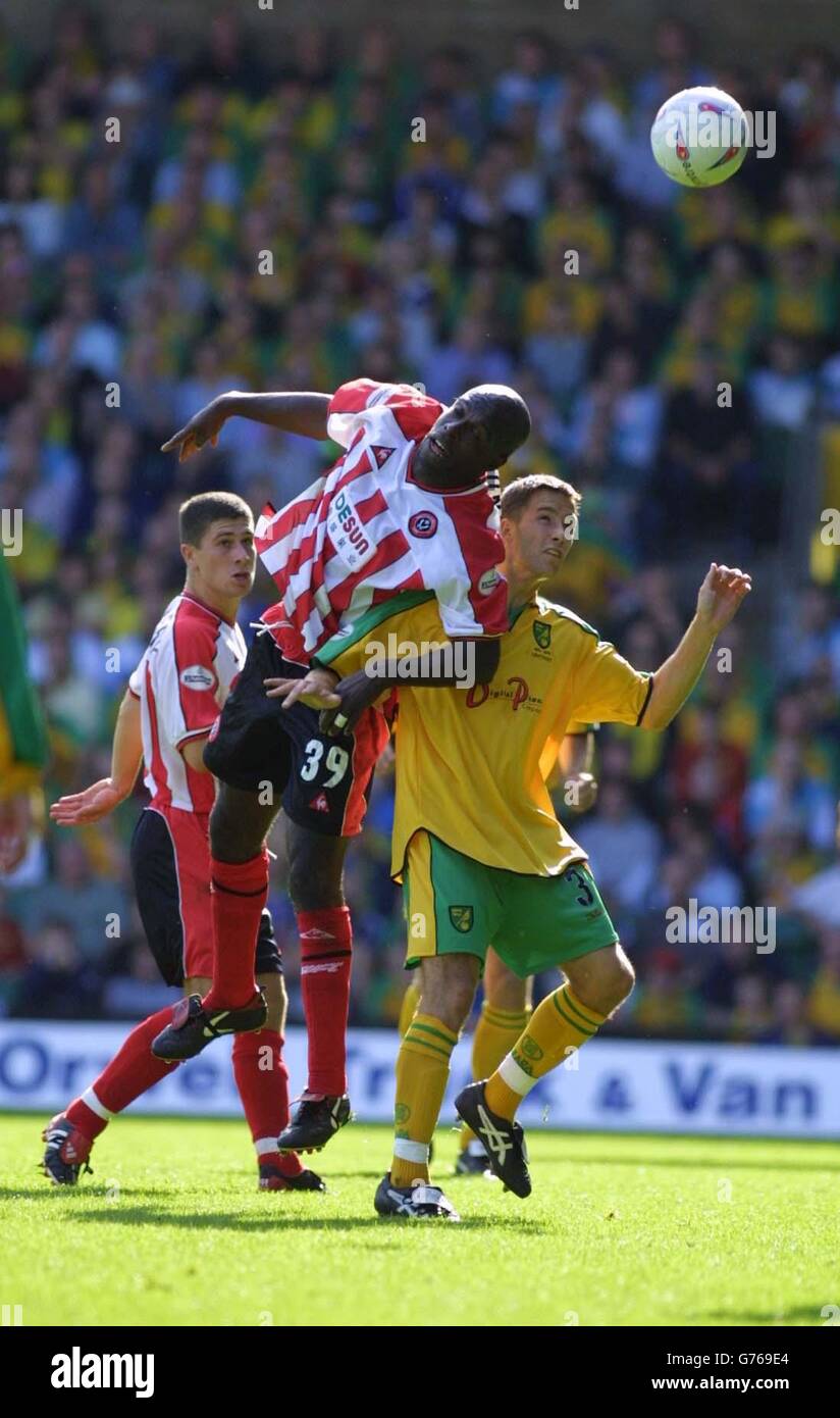 Norwich City's Adam Drury ( right ) and Sheffield United's Iffy Onuora ...