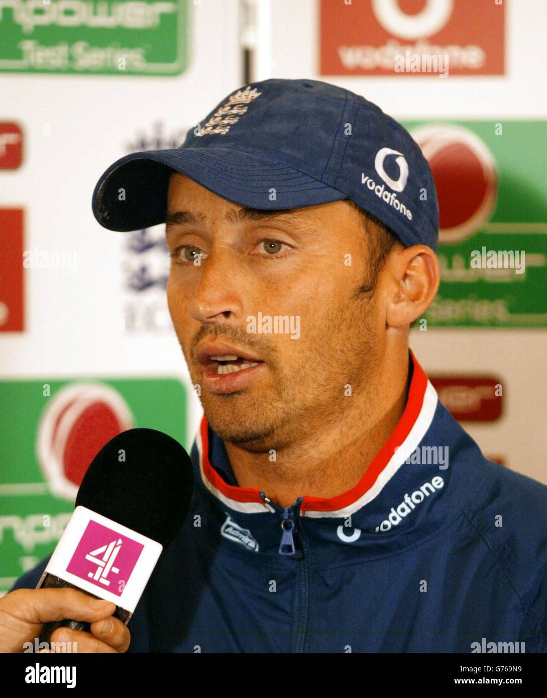 England captain Nasser Hussain Stock Photo - Alamy
