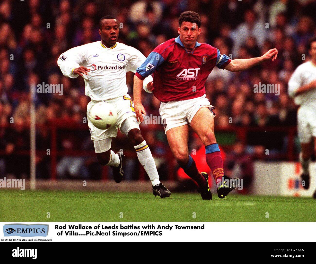 Rod Wallace of Leeds battles with Andy Townsend of Villa Stock Photo ...