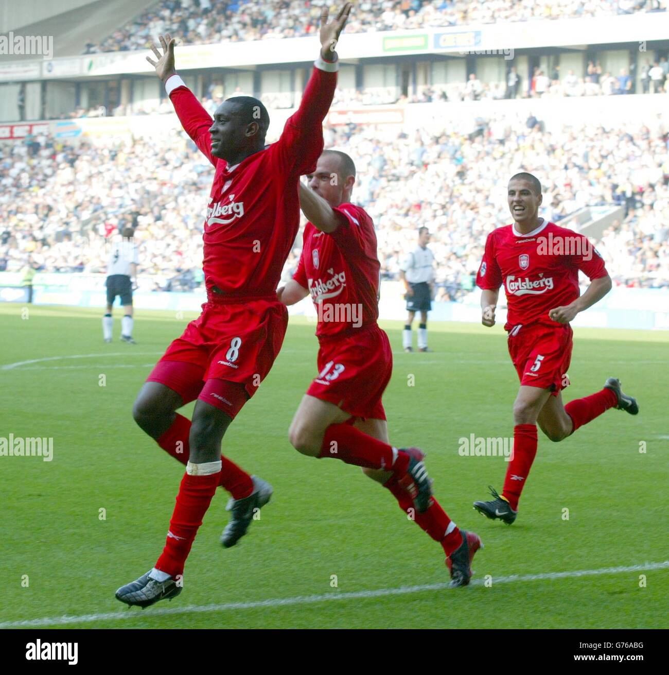 Emile heskey liverpool celebrates hi-res stock photography and images ...