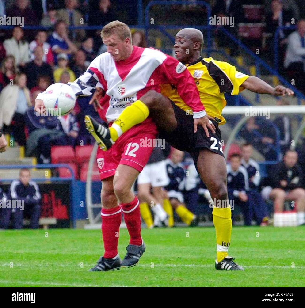 Paul hall left of rushden and diamonds hi-res stock photography and ...
