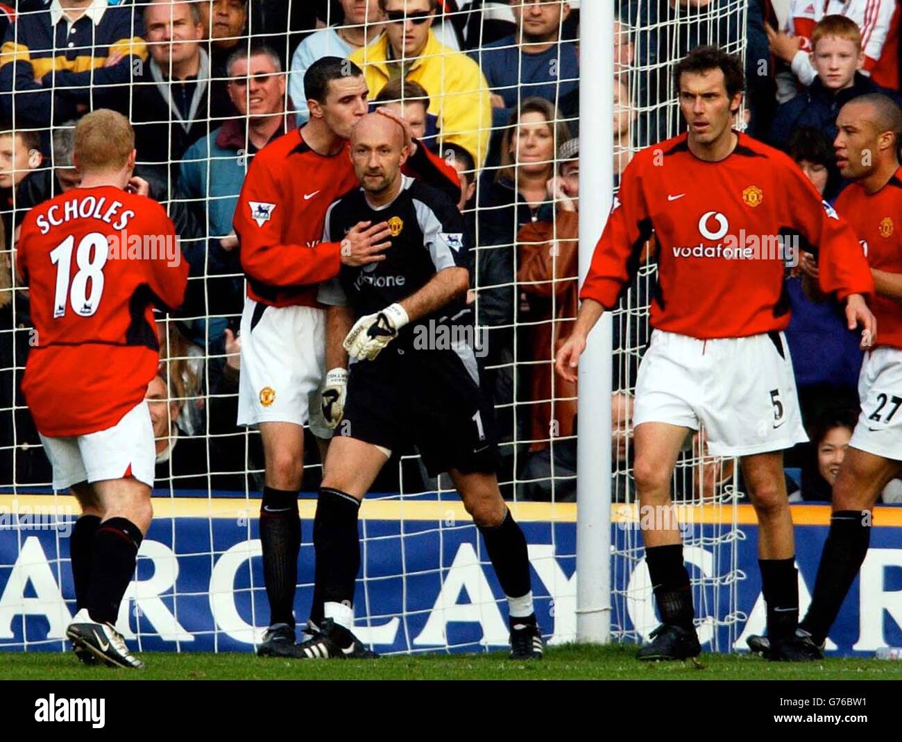 Sport football action celebrating fabien barthez john oshea hi-res ...