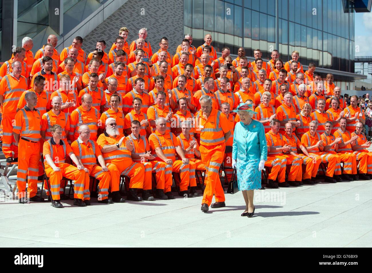 Queen elizabeth reading station hi-res stock photography and images - Alamy