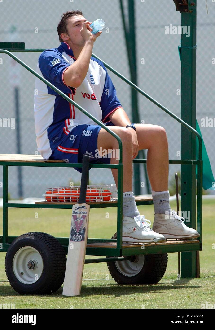 Sport cricket action drinking hi-res stock photography and images - Alamy