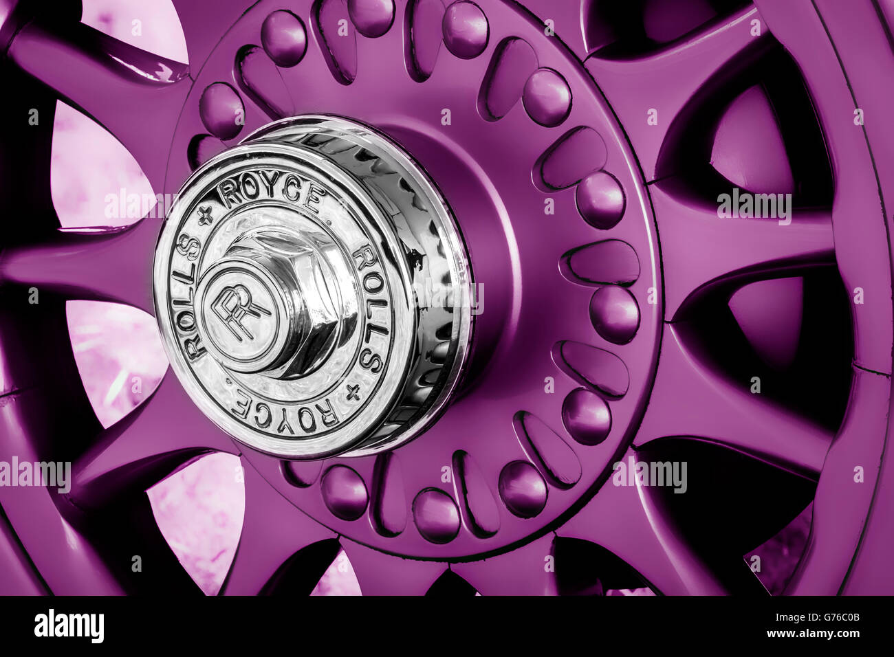 Rolls Royce Spoked Wheel Stock Photo - Alamy
