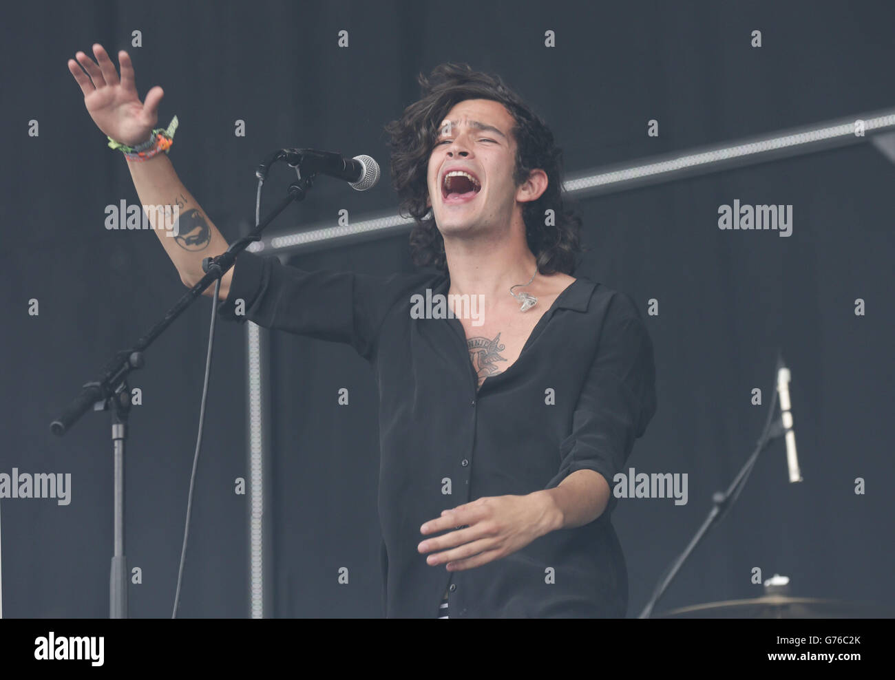 Matthew Healy of The 1975 performing on the Pyramid Stage at the ...